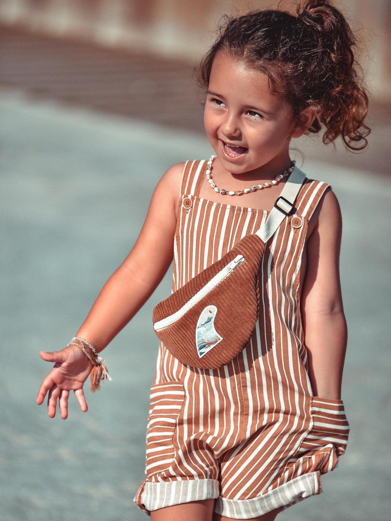 Mini banane enfant en velours côtelé marron / Empty barrel – Les Rideuses